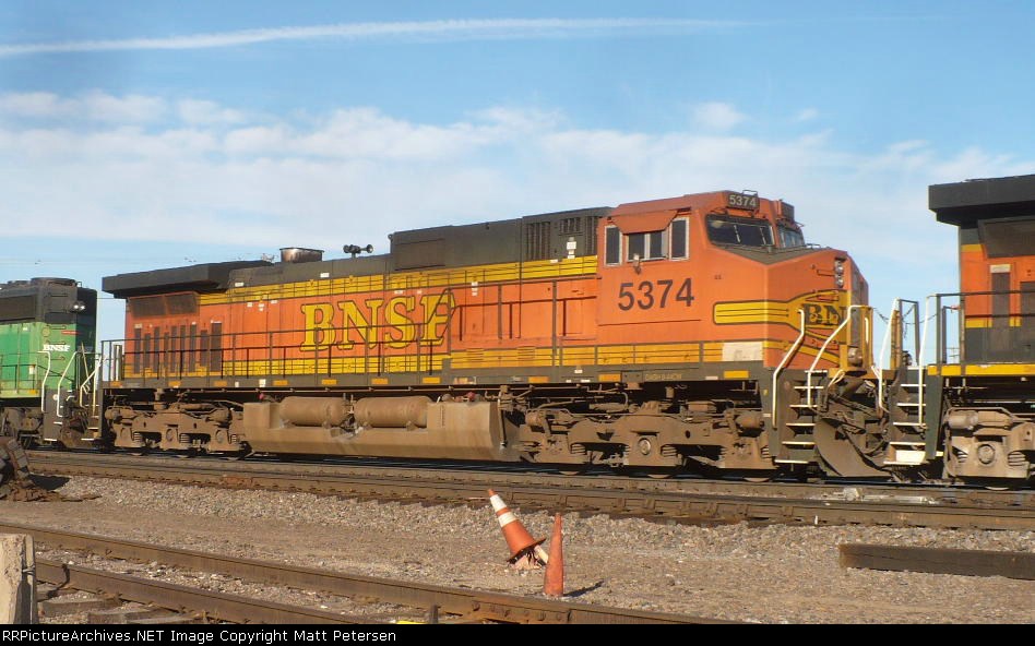 BNSF 5374